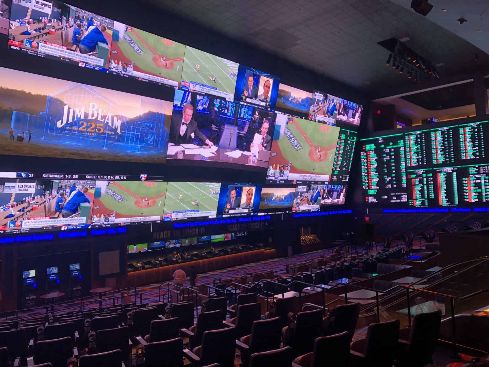Best Sportsbooks in Vegas - Big Screens & Great Atmosphere