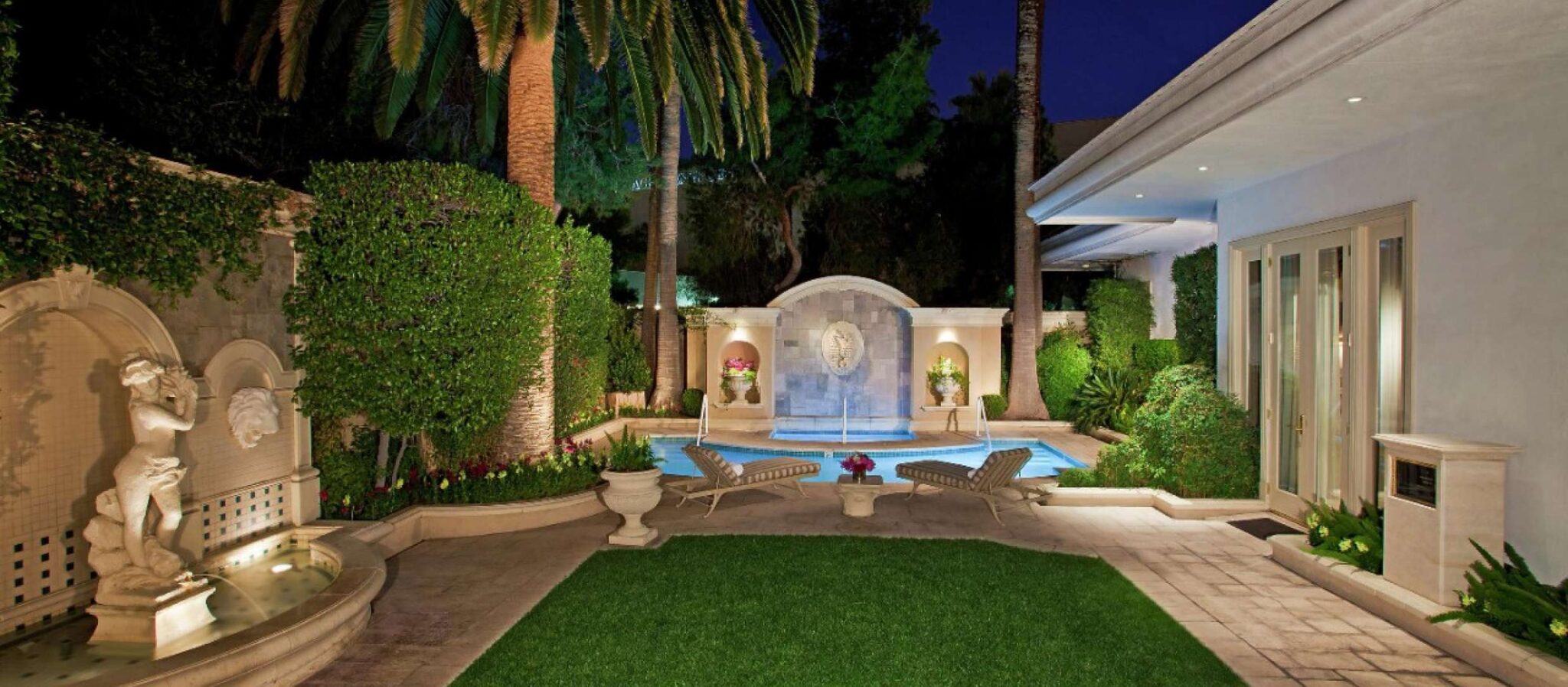 Las Vegas Hotel Rooms With a Private Pool - See the Suites!