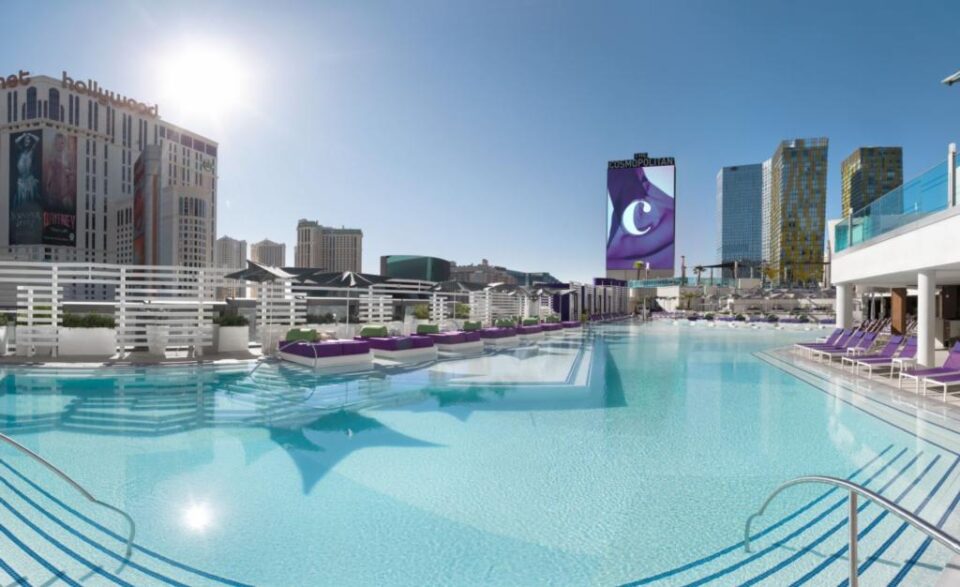 Best Pools in Las Vegas - Lazy Rivers, Wave Pools & More!