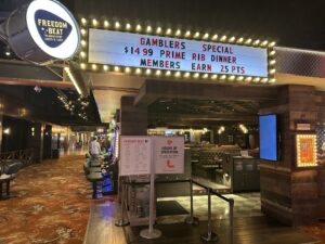 Cheap Drinks & Happy Hours on Fremont Street - Updated Often