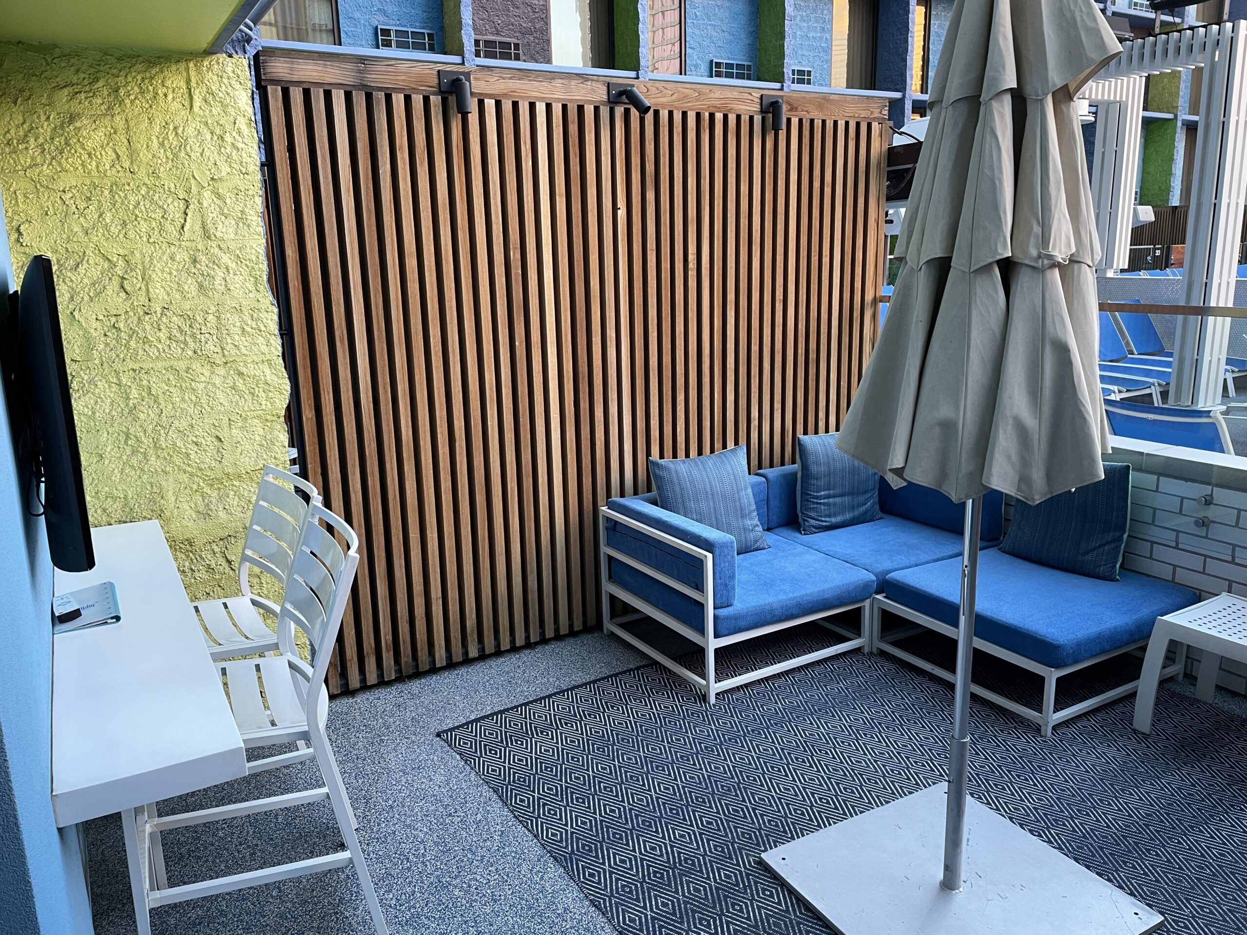 LINQ Poolside Cabana Room Review