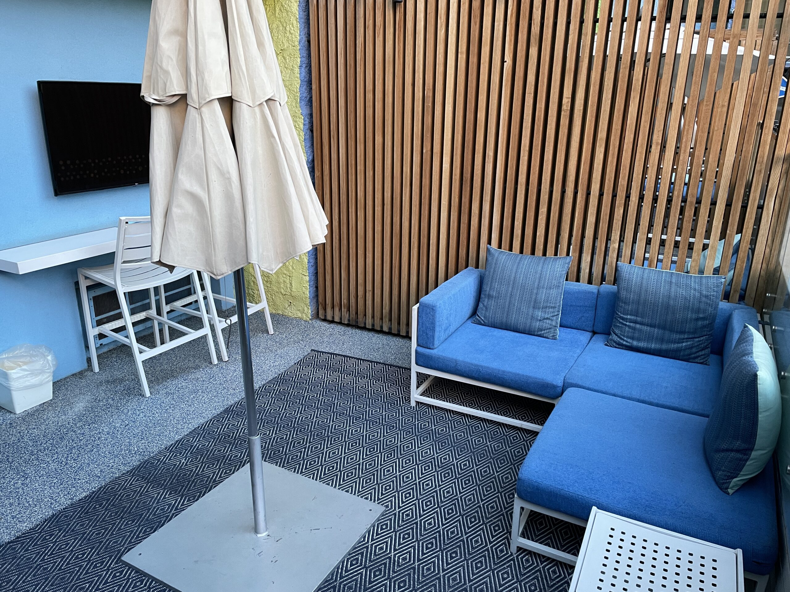 LINQ Poolside Cabana Room Review
