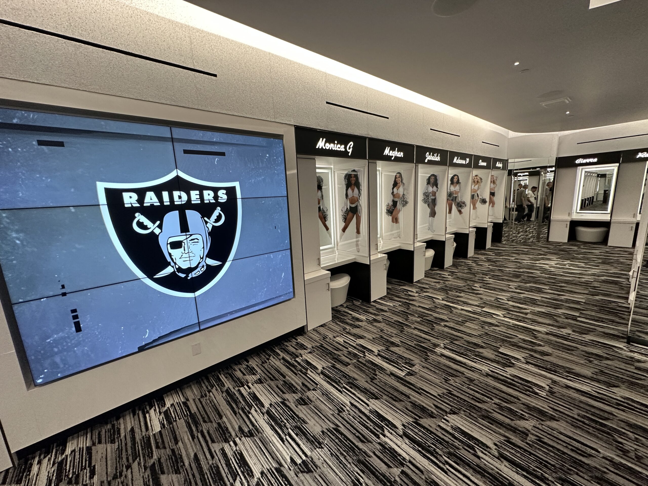 Allegiant Stadium Tour - Review & What To Expect!