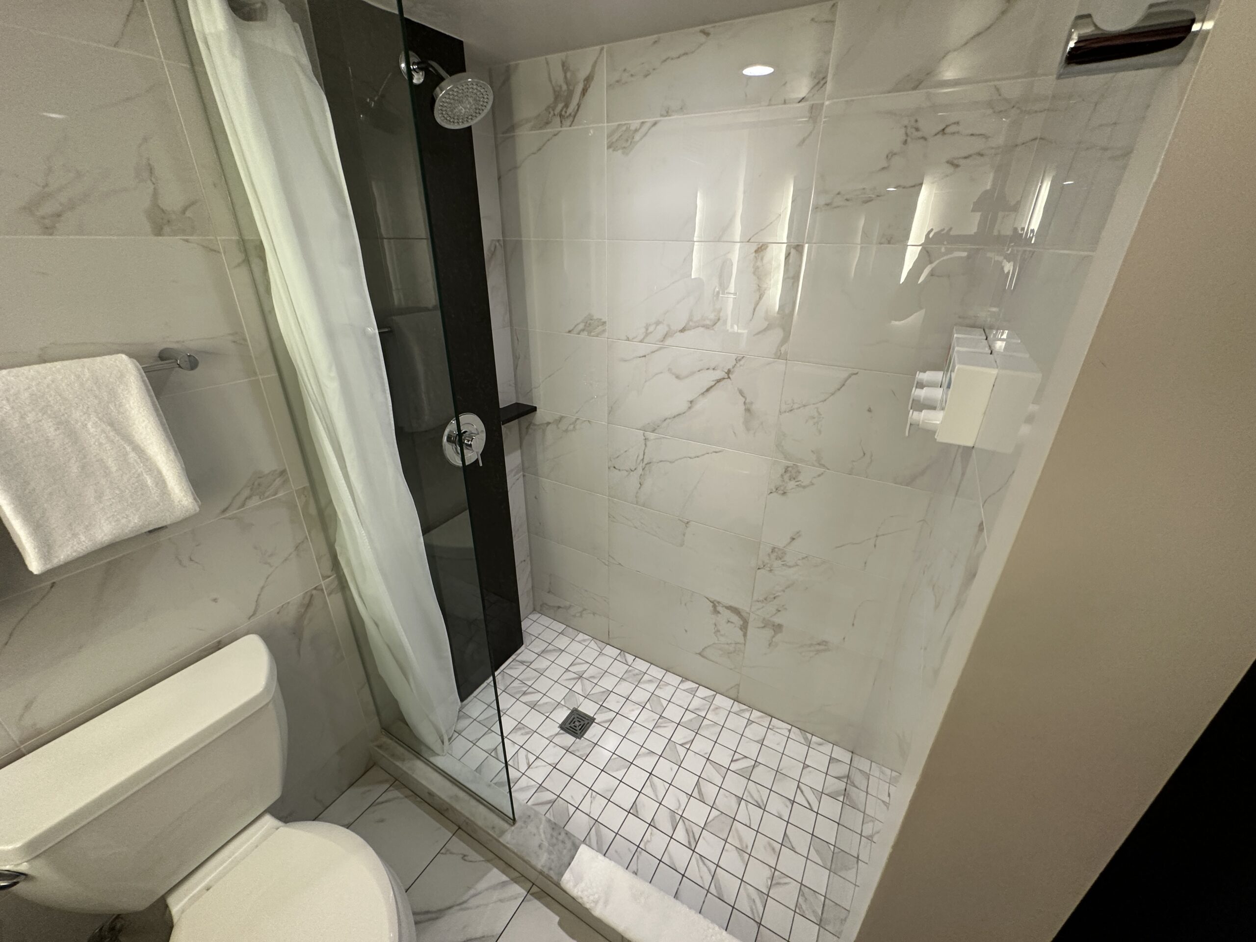 LINQ Las Vegas - Bunk Bed Room Review - Take a Look Inside!