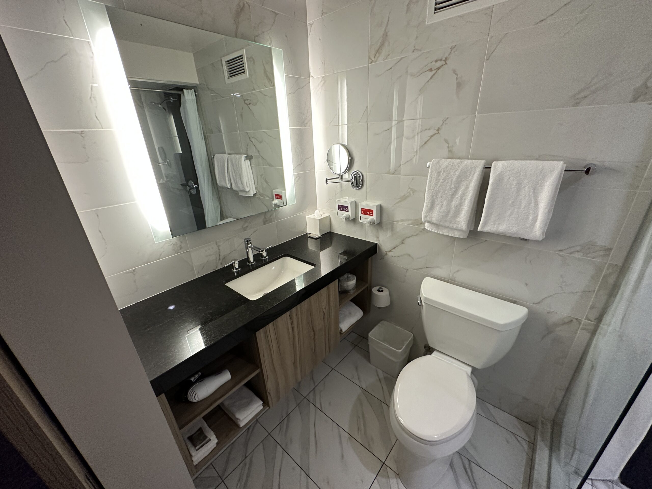 LINQ Las Vegas - Bunk Bed Room Review - Take a Look Inside!