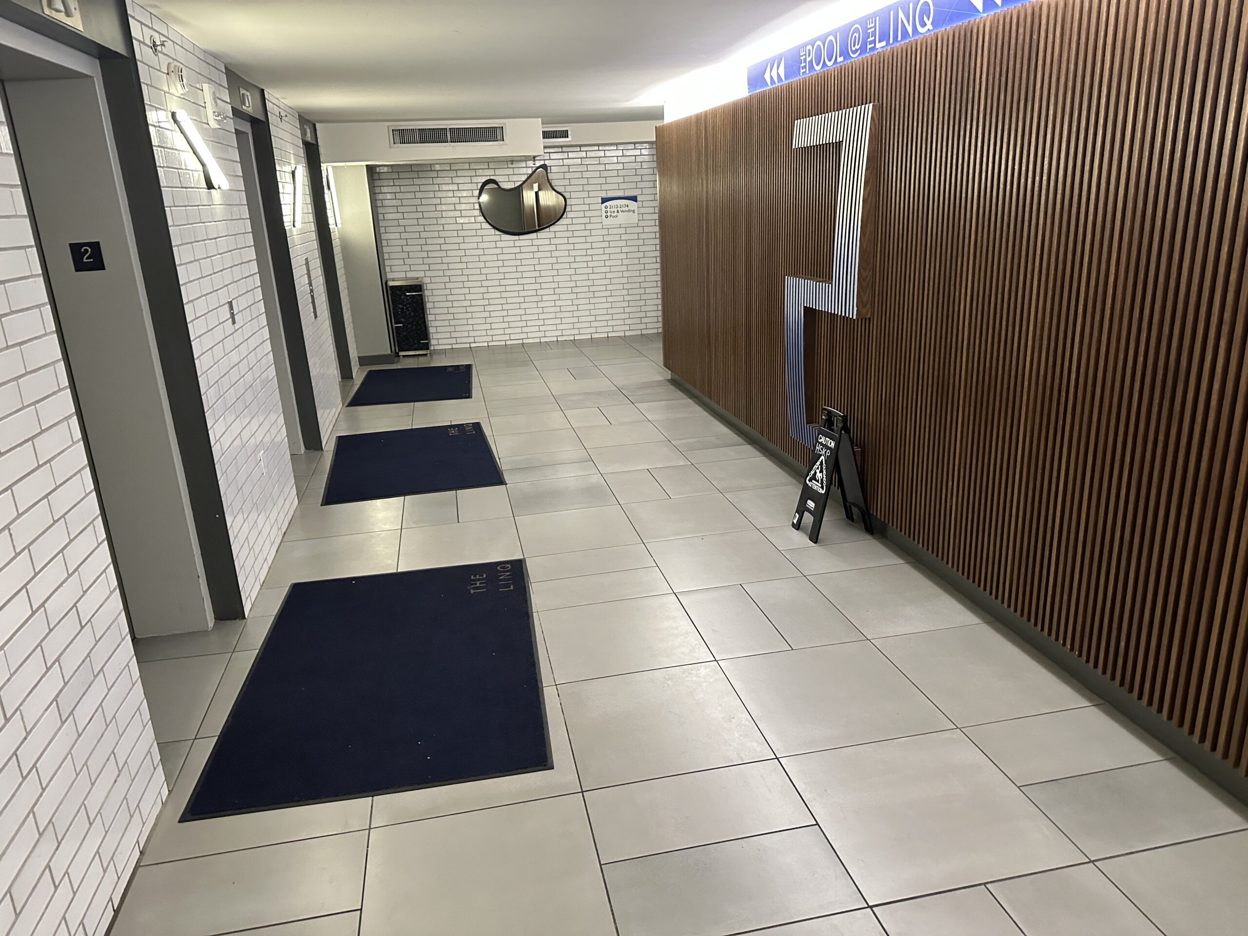 LINQ Las Vegas - Bunk Bed Room Review - Take a Look Inside!