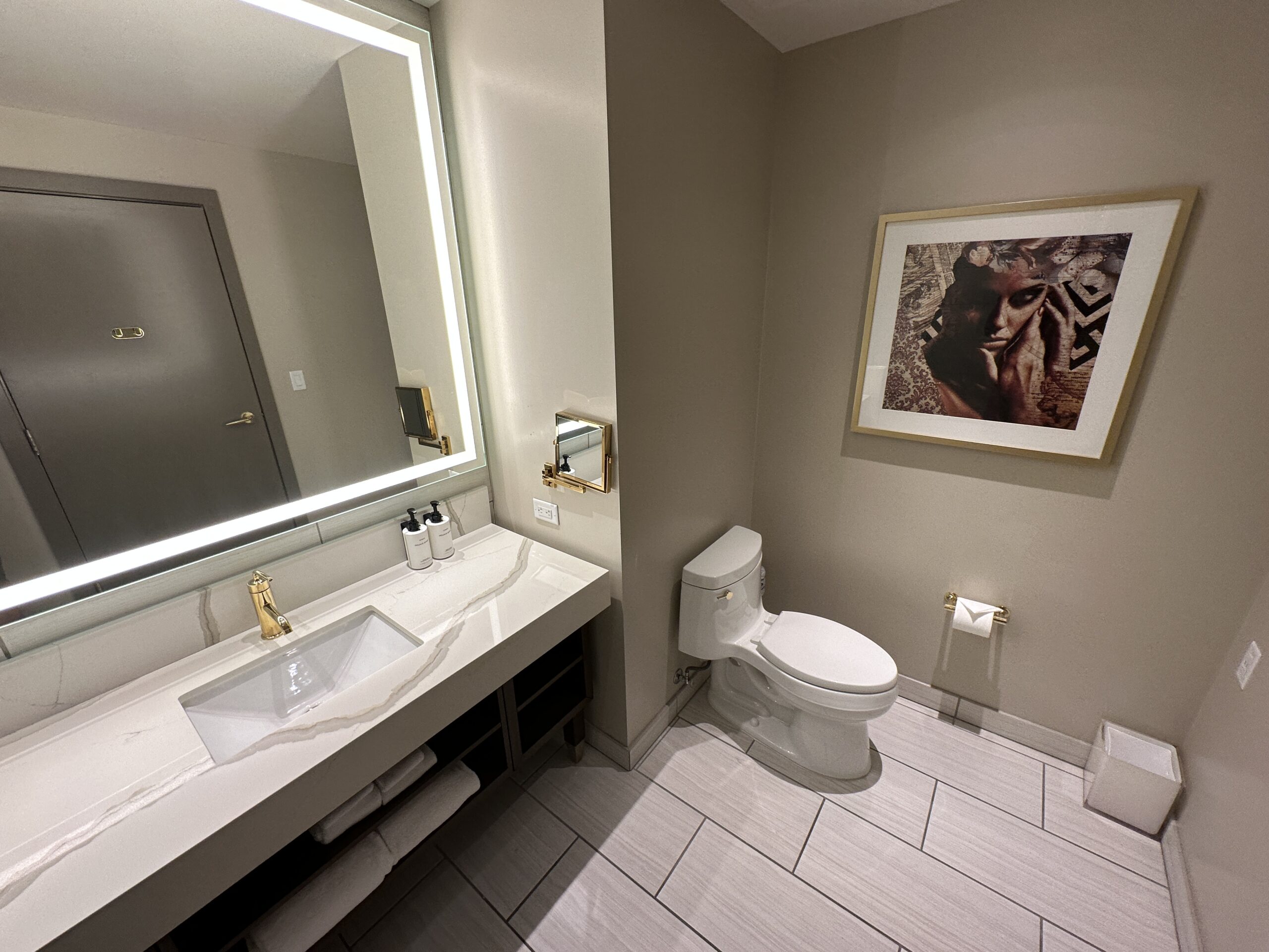 Resorts World Las Vegas - Hilton Deluxe Room Review