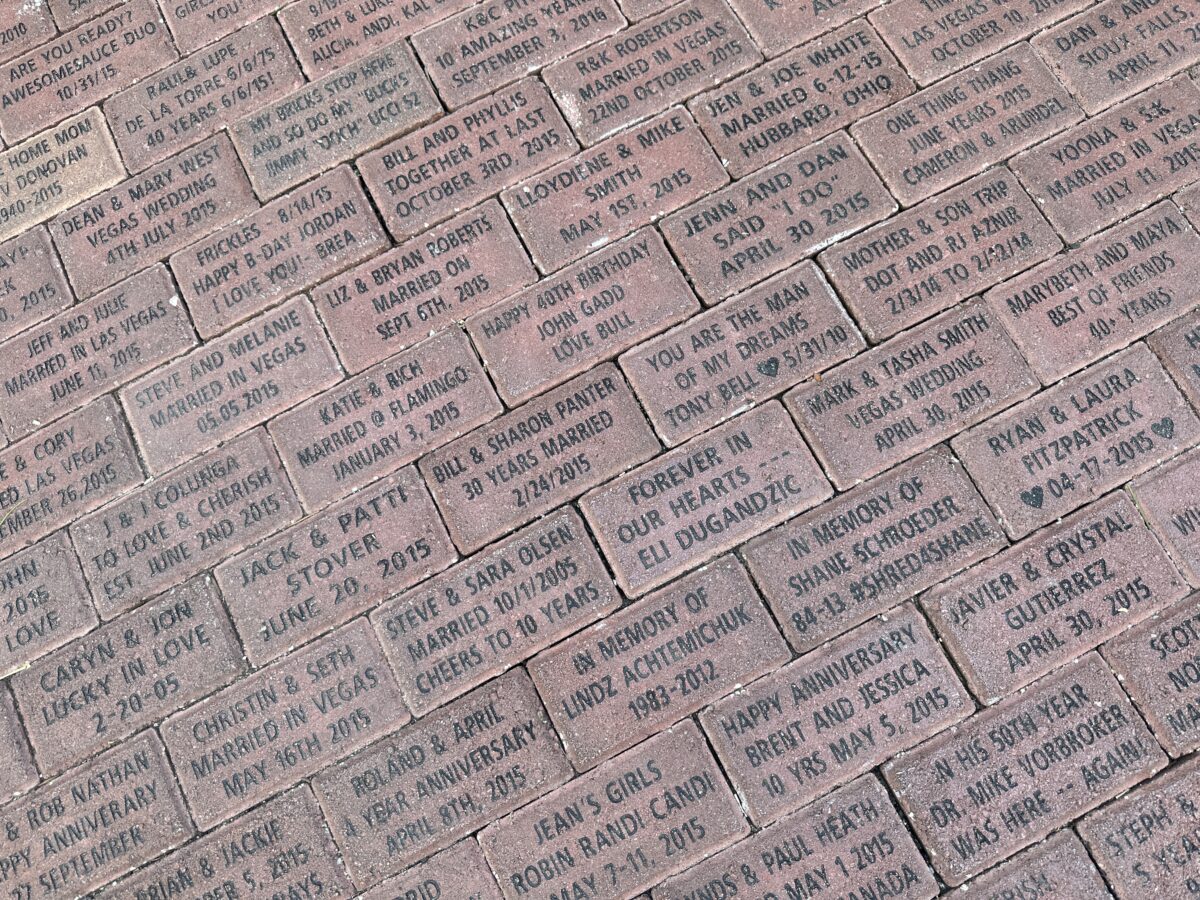 Flamingo Las Vegas Wildlife Habitat - The Good & The Stinky