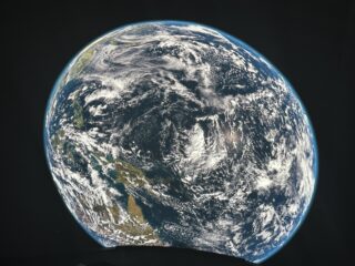 Review: The Sphere Experience & "Postcard From Earth"