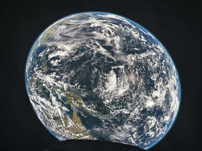 Review: The Sphere Experience & "Postcard From Earth"