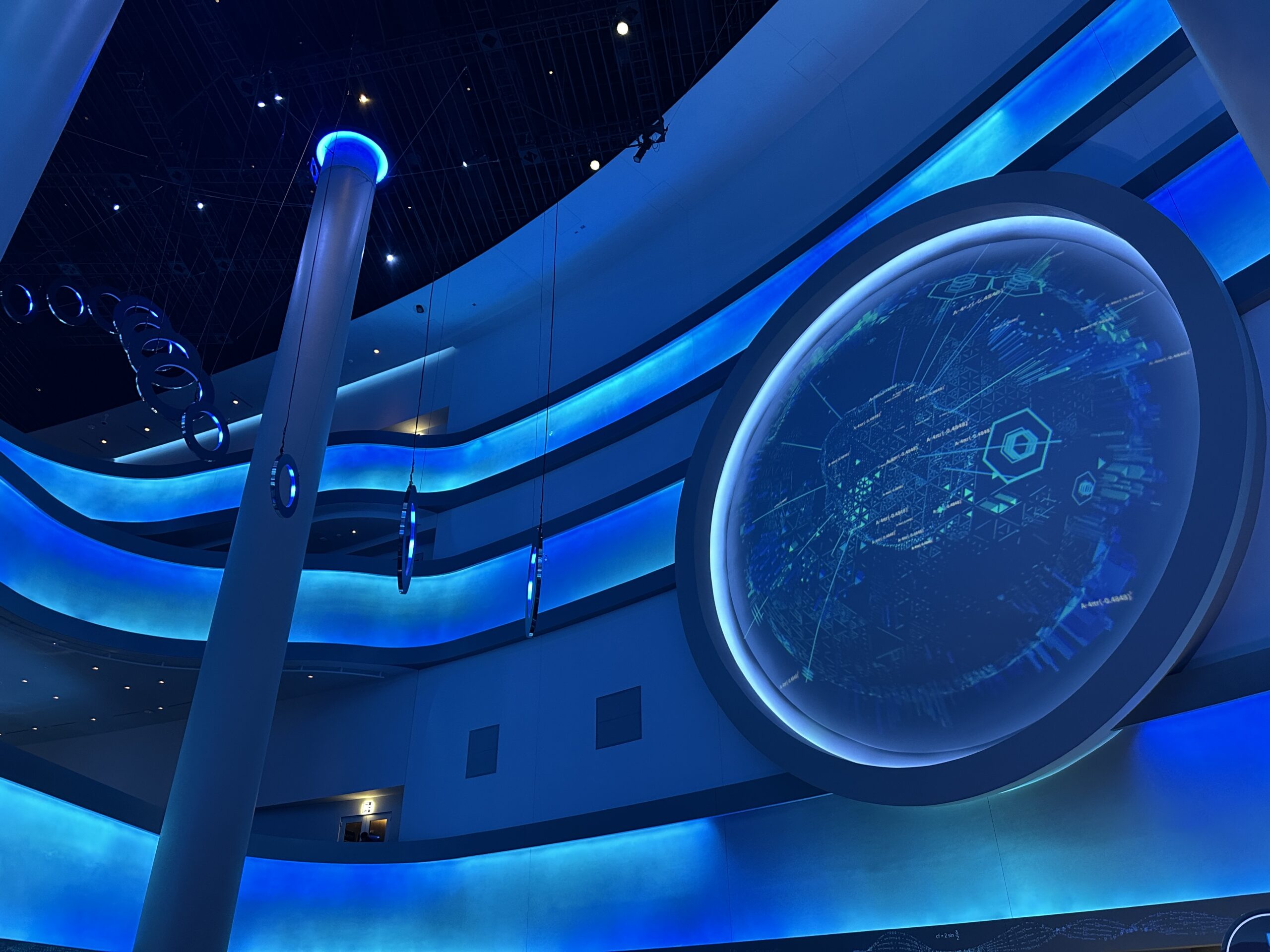 Review: The Sphere Experience & "Postcard From Earth"