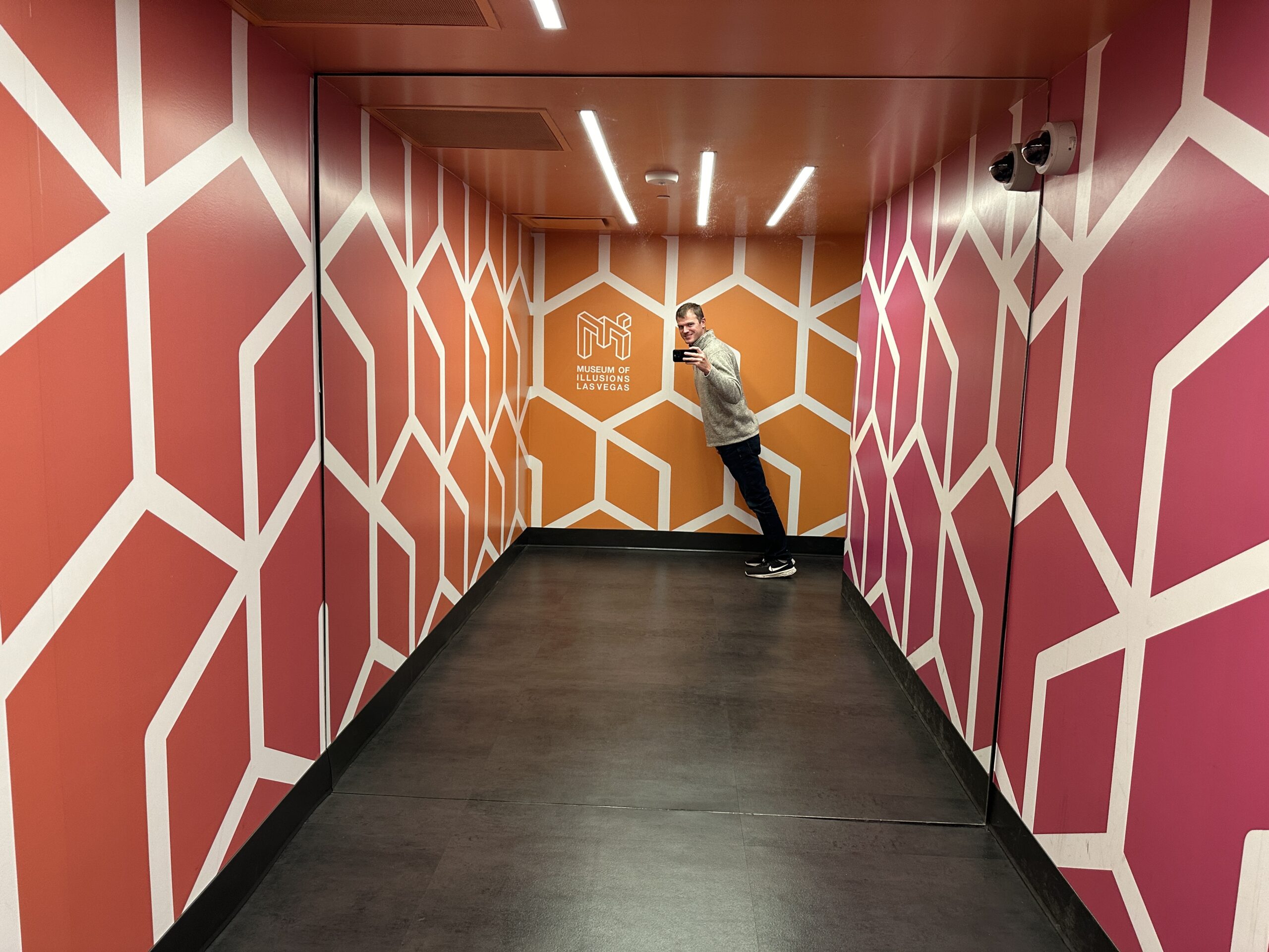 Review Of The *Mind-Bending* Museum Of Illusions in Vegas