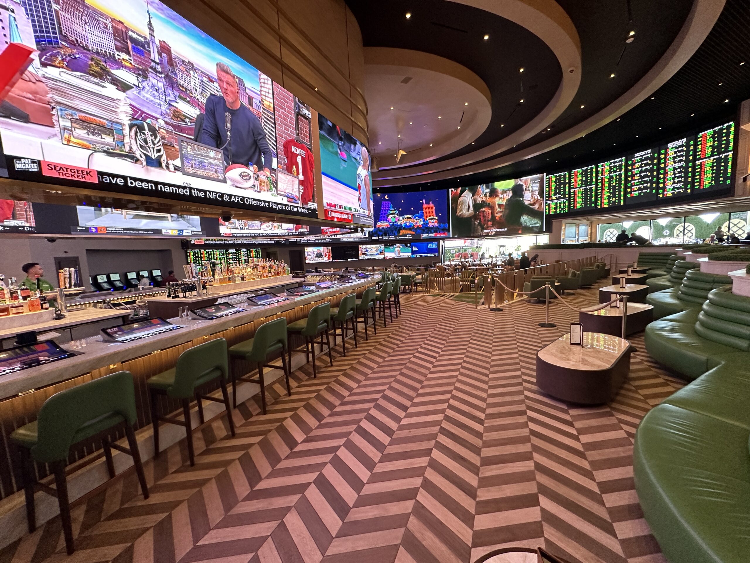 Best Sportsbooks in Vegas - Big Screens & Great Atmosphere