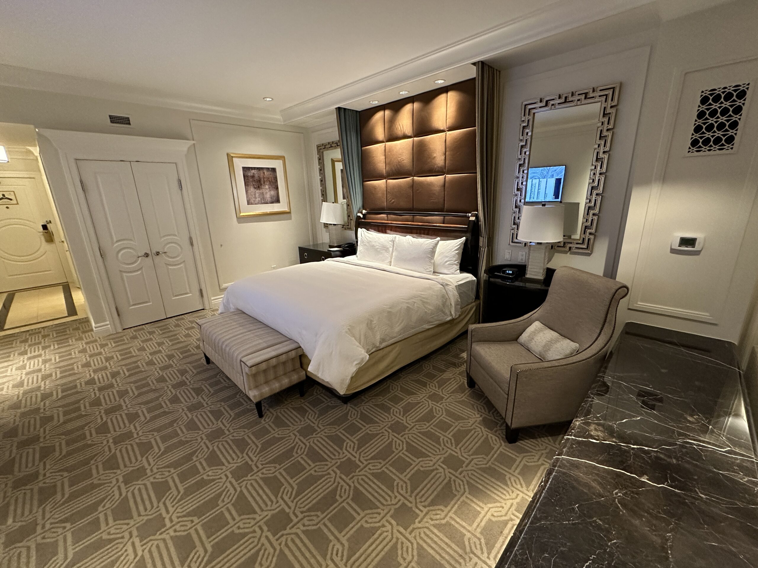 Palazzo Las Vegas - Luxury King Suite (City View) Review